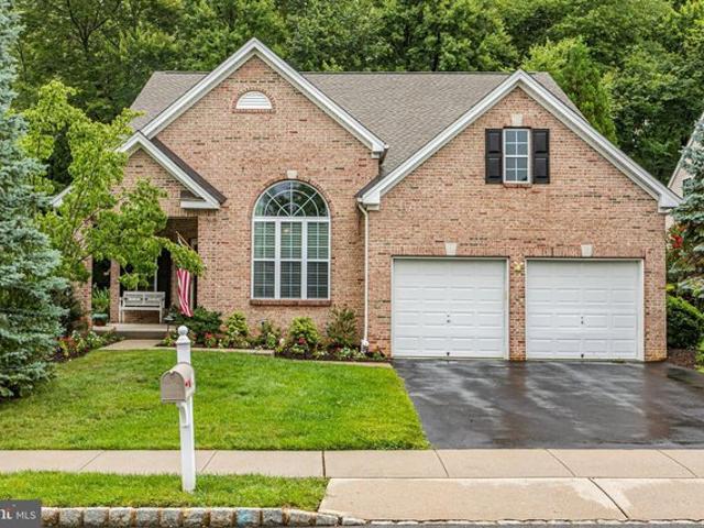 49 Lexington Dr, Pennington, NJ 08534