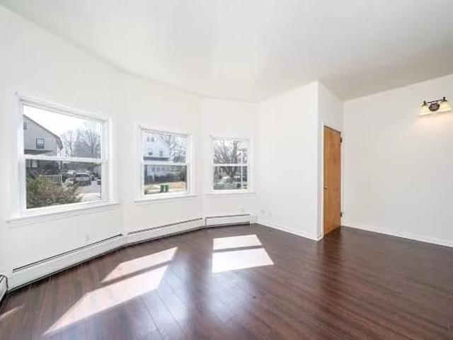 49 Livingston Ave # 1
