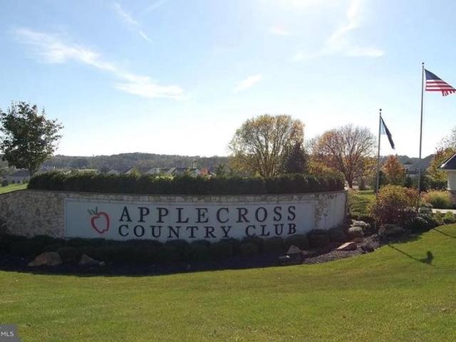 49 Locks Farm Ln, Downingtown, PA 19335