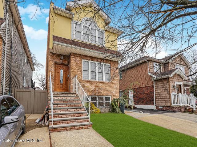 49 Llewellyn Place | Compass