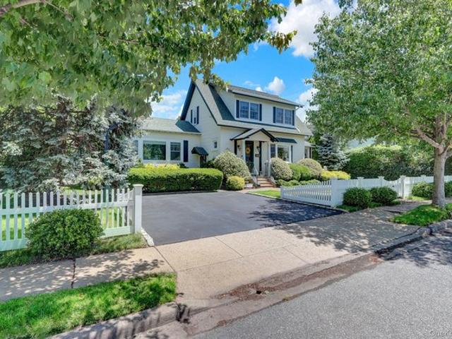 49 McCord Ave, Merrick, NY 11566