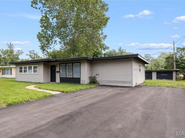 49 Marquette Dr, Florissant, MO 63031