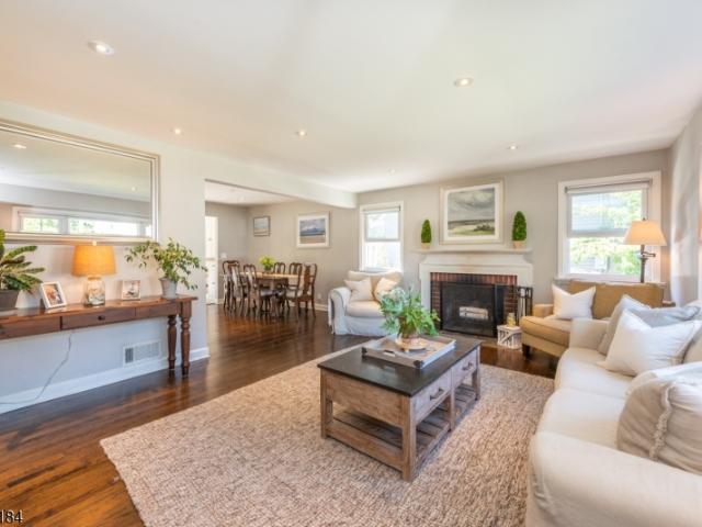 49 Meadow Ln