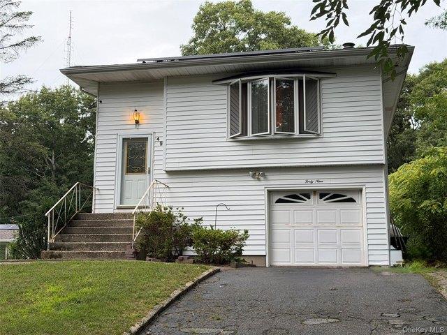 49 Midvale Ave, Farmingville, NY 11738