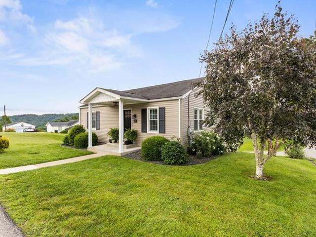 49 Midway Ln, Glen Dale, WV 26038