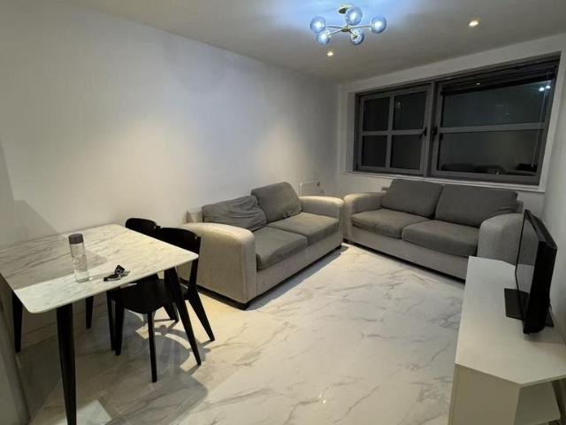 49 Montana House Princess Street. 2 bed apartment to rent £1,450 pcm £335 pw