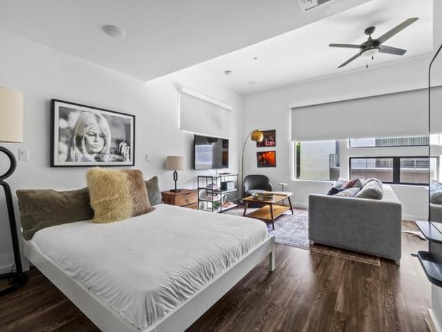 49 Navasota St Unit 220, Austin, TX 78702