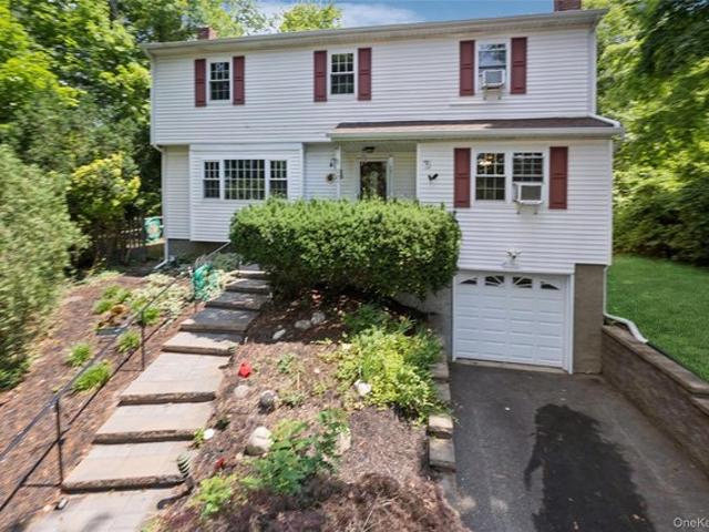 49 Old Town Ln, Huntington, NY 11743