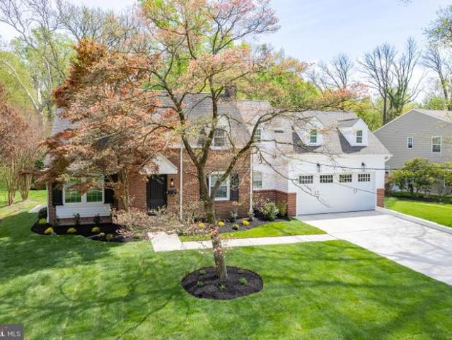 49 Park Dr, Cherry Hill, NJ 08002