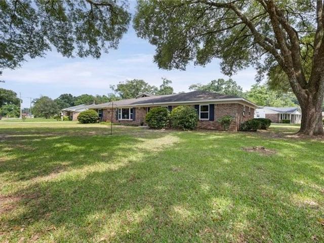 49 Plateau Ave W, Satsuma, AL 36572