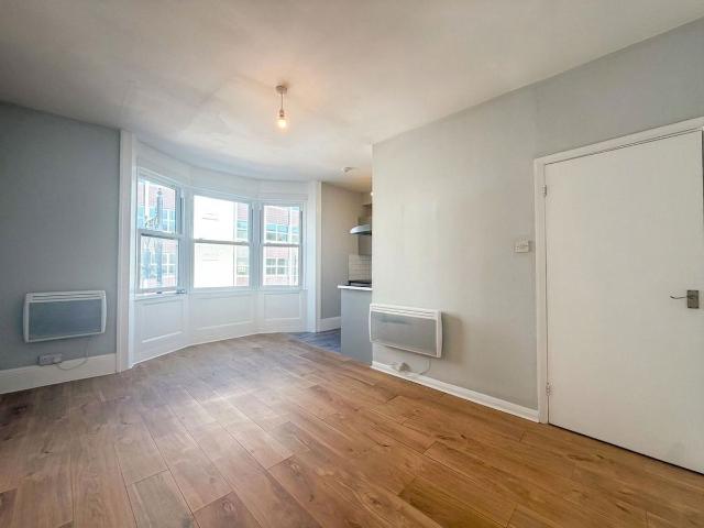 49 Queens Road, Brighton BN1, 1 bed flat to rent, £1,300 pcm | PrimeLocation