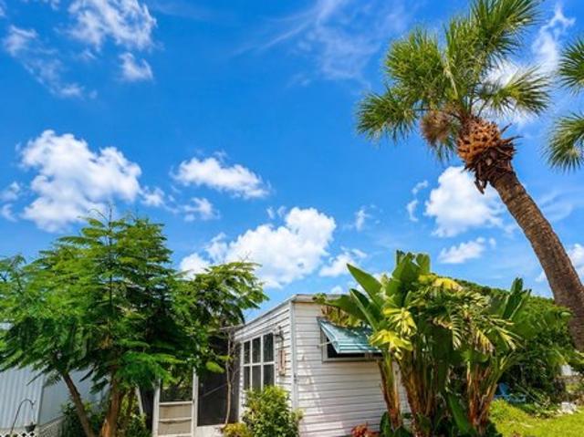 49 Rainbow Rd, Satellite Beach, FL 32937