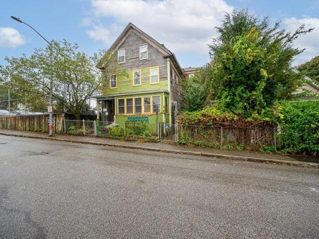 49 Richland St, Worcester, MA 01610