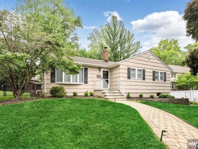 49 Rutherford Pl, Montvale, NJ 07645