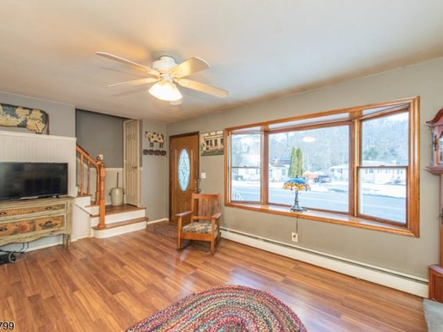 49 Skyline Lake Dr