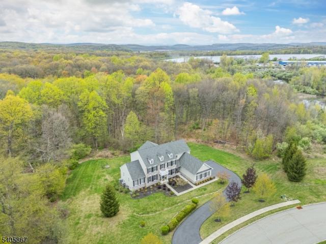 49 Sovereign Dr