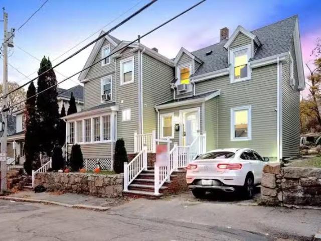49 Smith St, R, Quincy, MA 02169