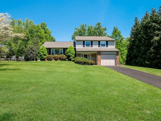 49 Surrey Dr, Southampton, PA 18966