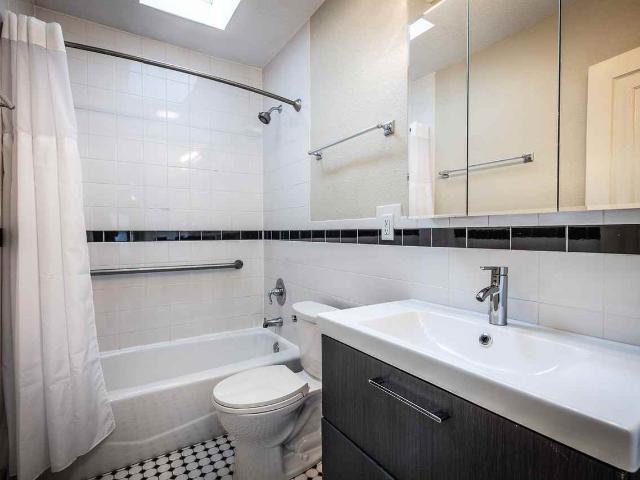 49SW1105 3 Bedroom Apartment for Rent at 1105 W 49th St, Kansas City, MO 64112 Westwood