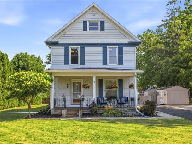 4 Munson St, Le Roy, NY 14482
