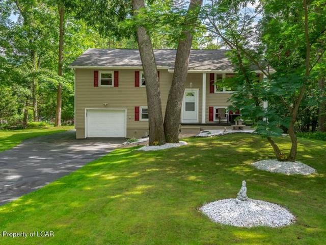 4 Mystic Dr, Mountain Top, PA 18707