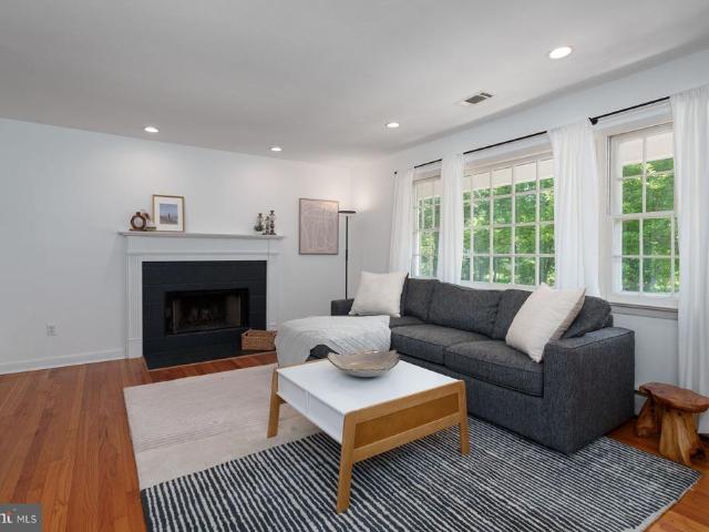 4 Manor Avenue