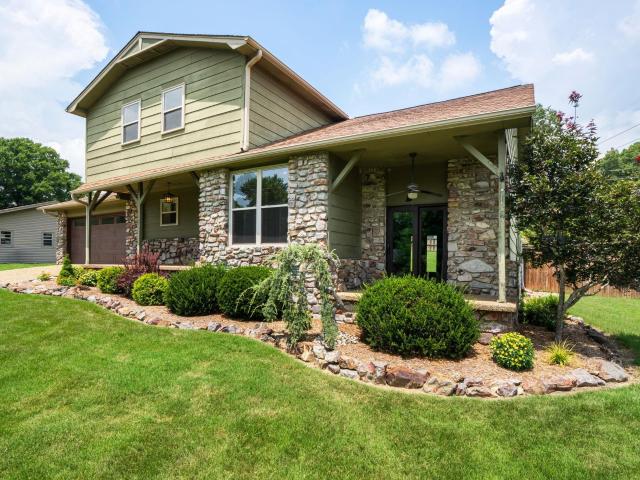 4 Manor Circle