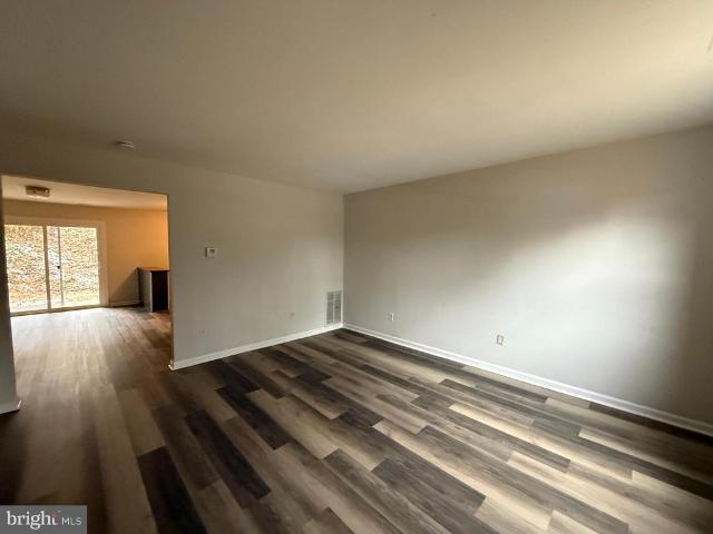 4 manchester ct