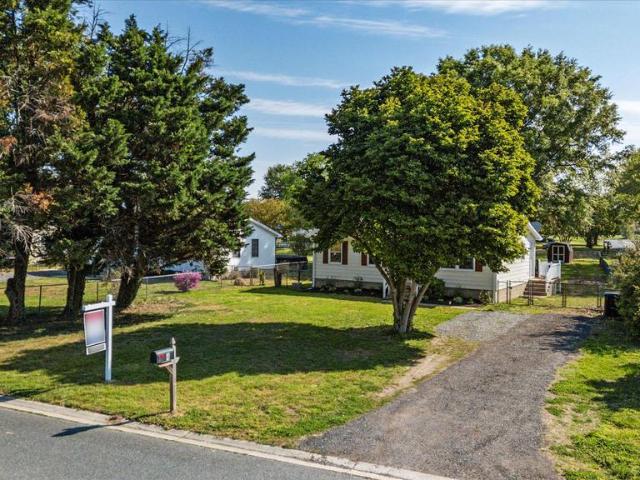 4 Maple Avenue