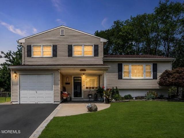 4 Marc St, Hazlet, NJ 07730