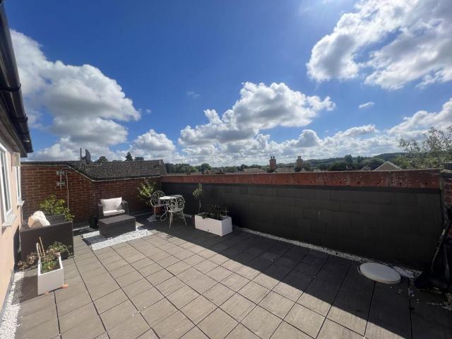 4 Market Place, Oxfordshire OX14 2 bed apartment to rent £1,300 pcm £300 pw