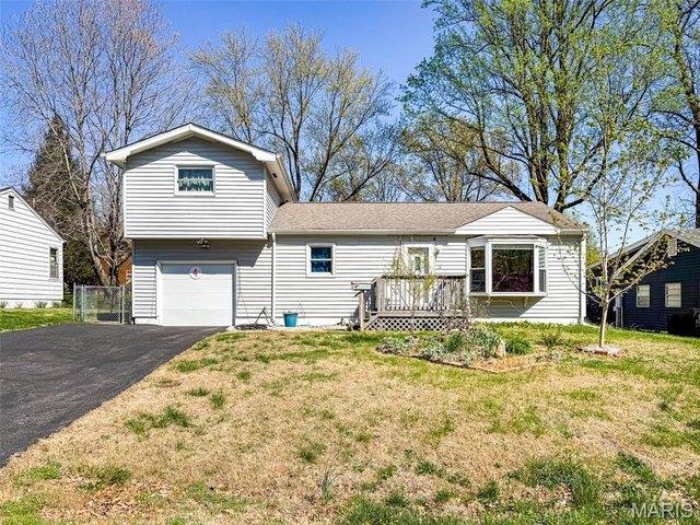 4 Marlo Dr, Belleville, IL 62226