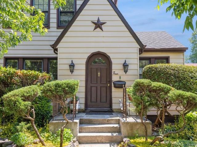 4 May Ct, West Hempstead, NY 11552