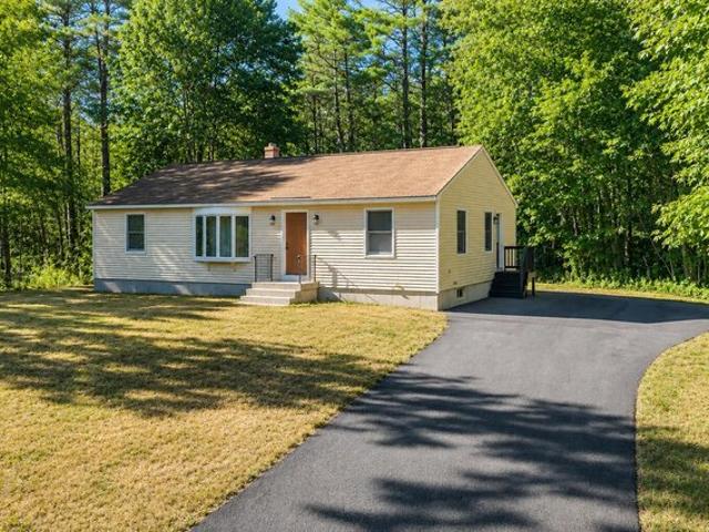 4 Mayfield Dr, Westbrook, ME 04092