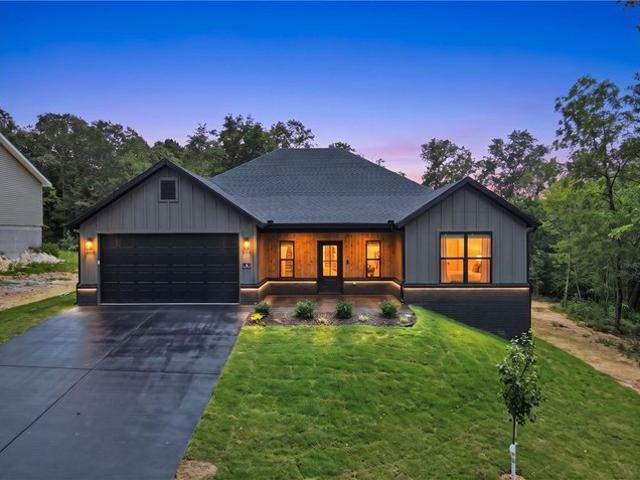 4 McGaugh Dr, Bella Vista, AR 72715