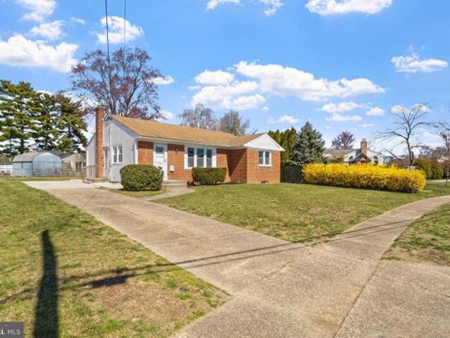 4 Meadow Lark, Stratford, NJ 08084