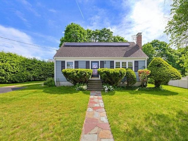 4 Meadow Ln, Walpole, MA 02081