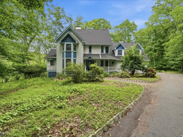 4 Meadow Oak Dr