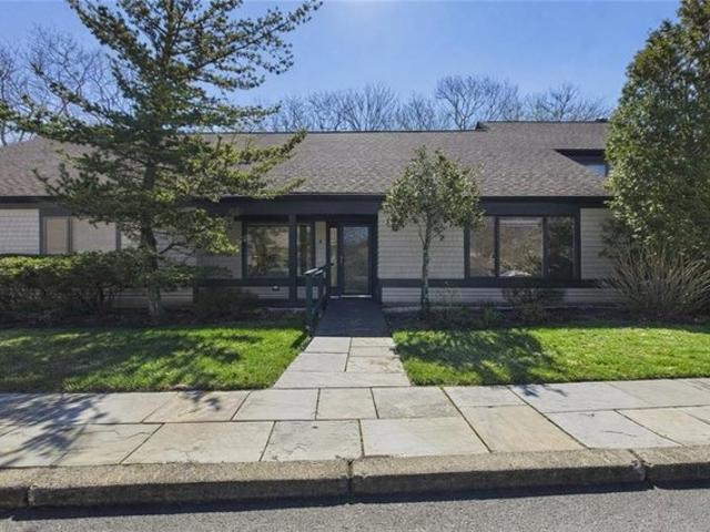 4 Meadowbrook Way, Narragansett, RI 02882