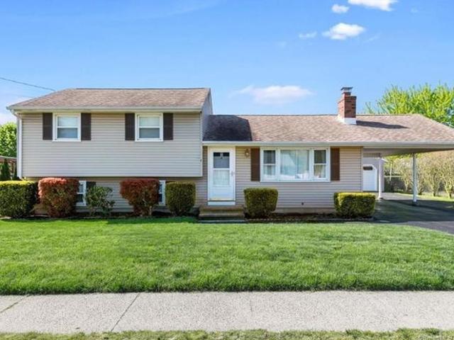 4 Meadowland Cir, Plainville, CT 06062