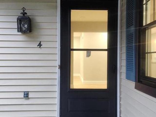 4 Meadowside Court