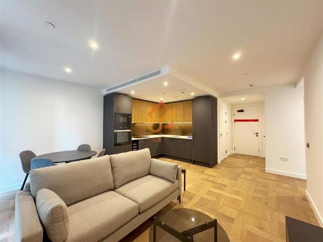 4 Merino Gardens, London, E1W 1 bed flat to rent £2,800 pcm £646 pw