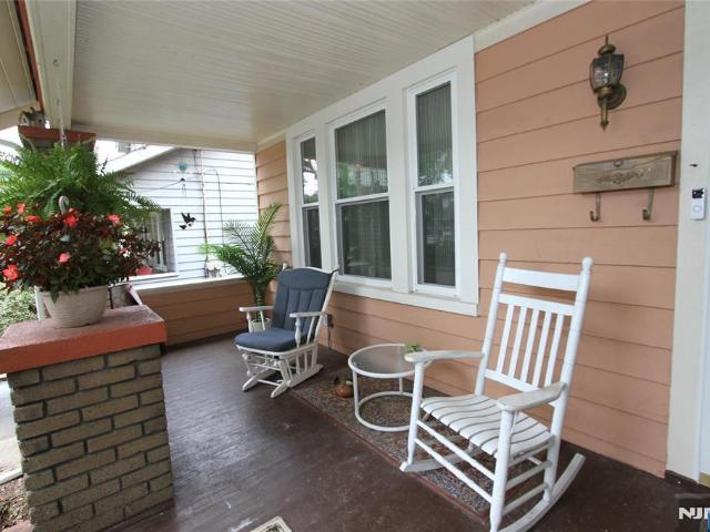 4 Midland Avenue
