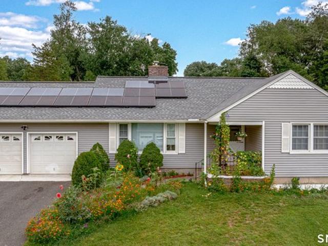 4 Mohawk Dr, Wolcott, CT 06716