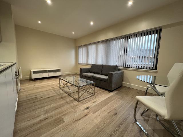 4 Mondial Way,Hayes,UB3