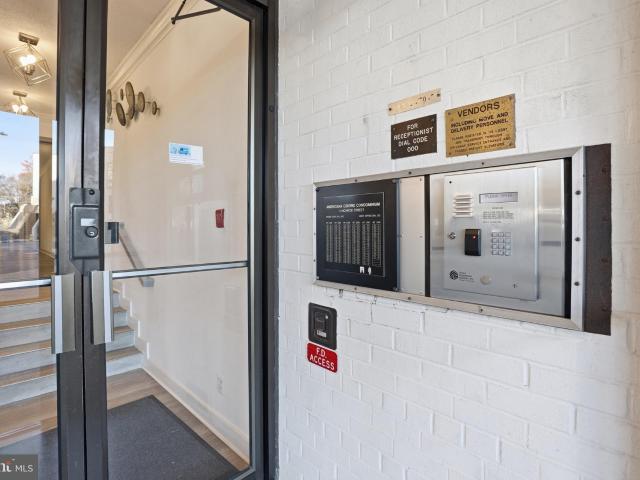 4 Monroe St, Unit 909, Rockville, MD 20850 | MLS #MDMC2212