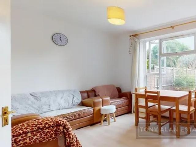 4 More Close, London, E16 1JE, United Kingdom | 2 bed townhouse for rent #115023229 | Rentberry