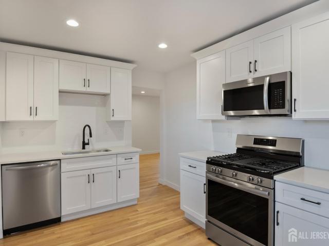 4 Morris Avenue 2 A
