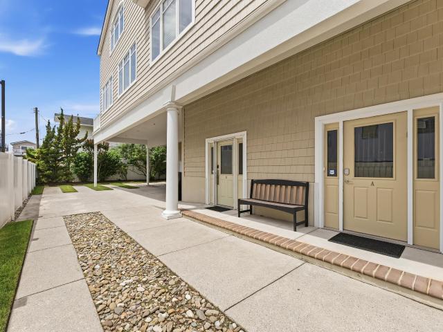 4 N Monroe Ave