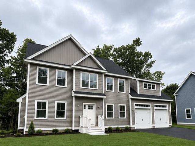 4 Navillus Way, Seabrook, NH 03874